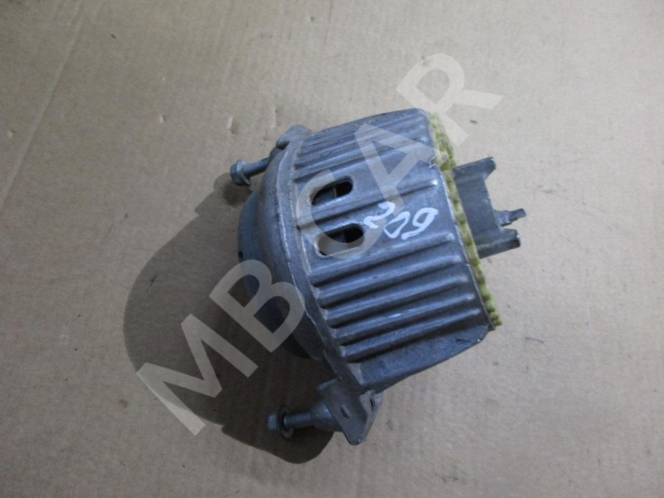 A2122400100 Опора двигателя MERCEDES-BENZ E-класс W212/S212/C207/A207 ...